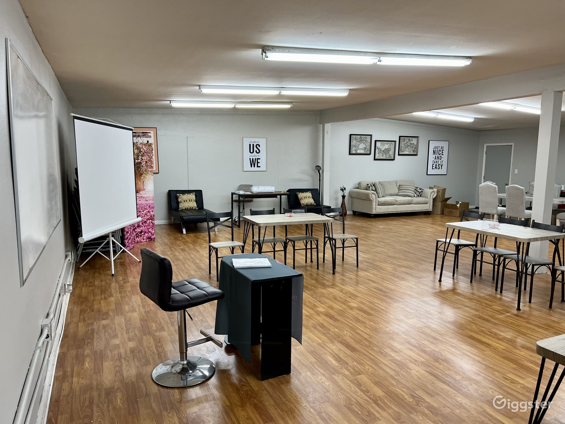 Convenient & Cozy Meeting Space + Classroom | Rent this location on ...