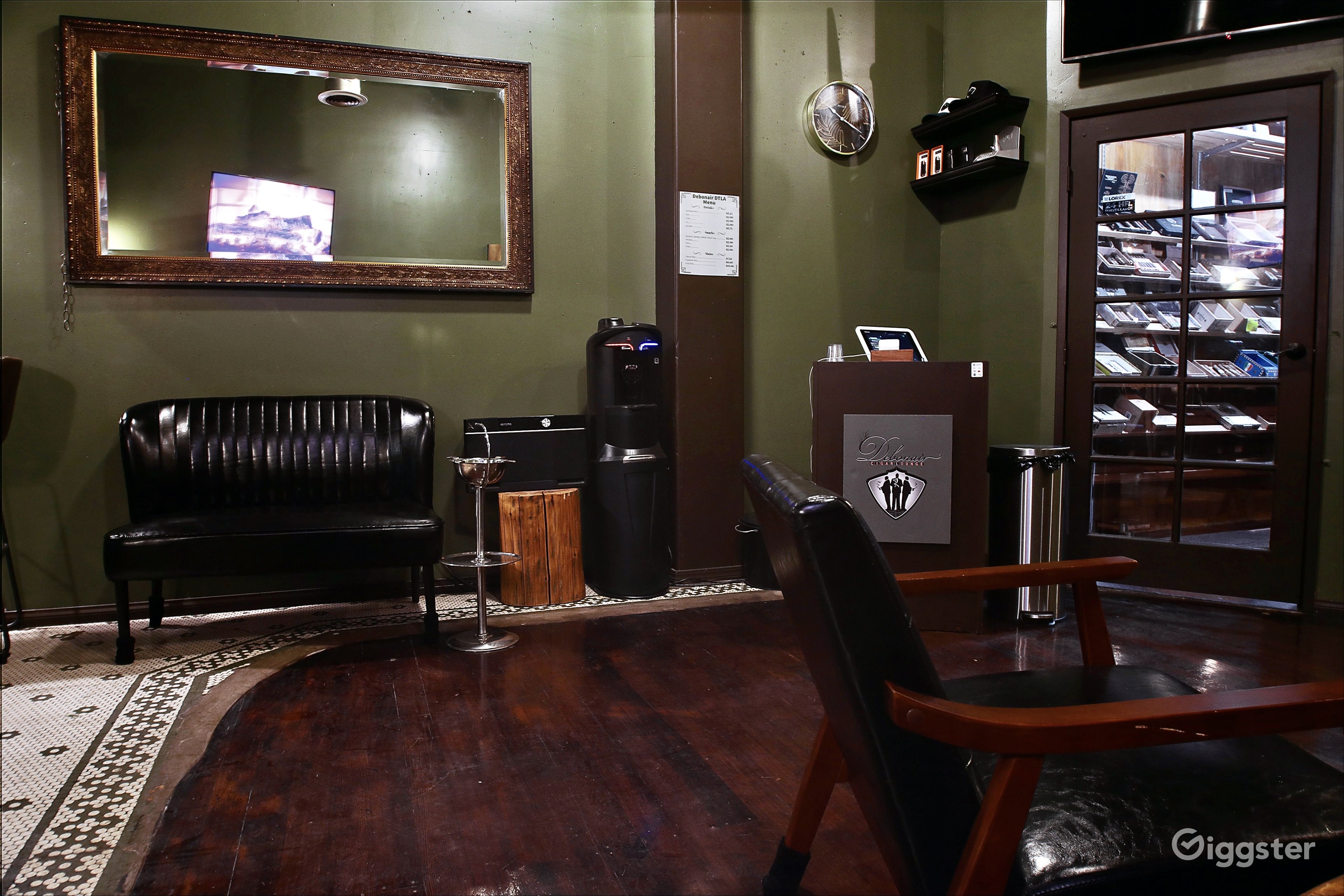 Upscale Cigar Lounge | Rent this location on Giggster