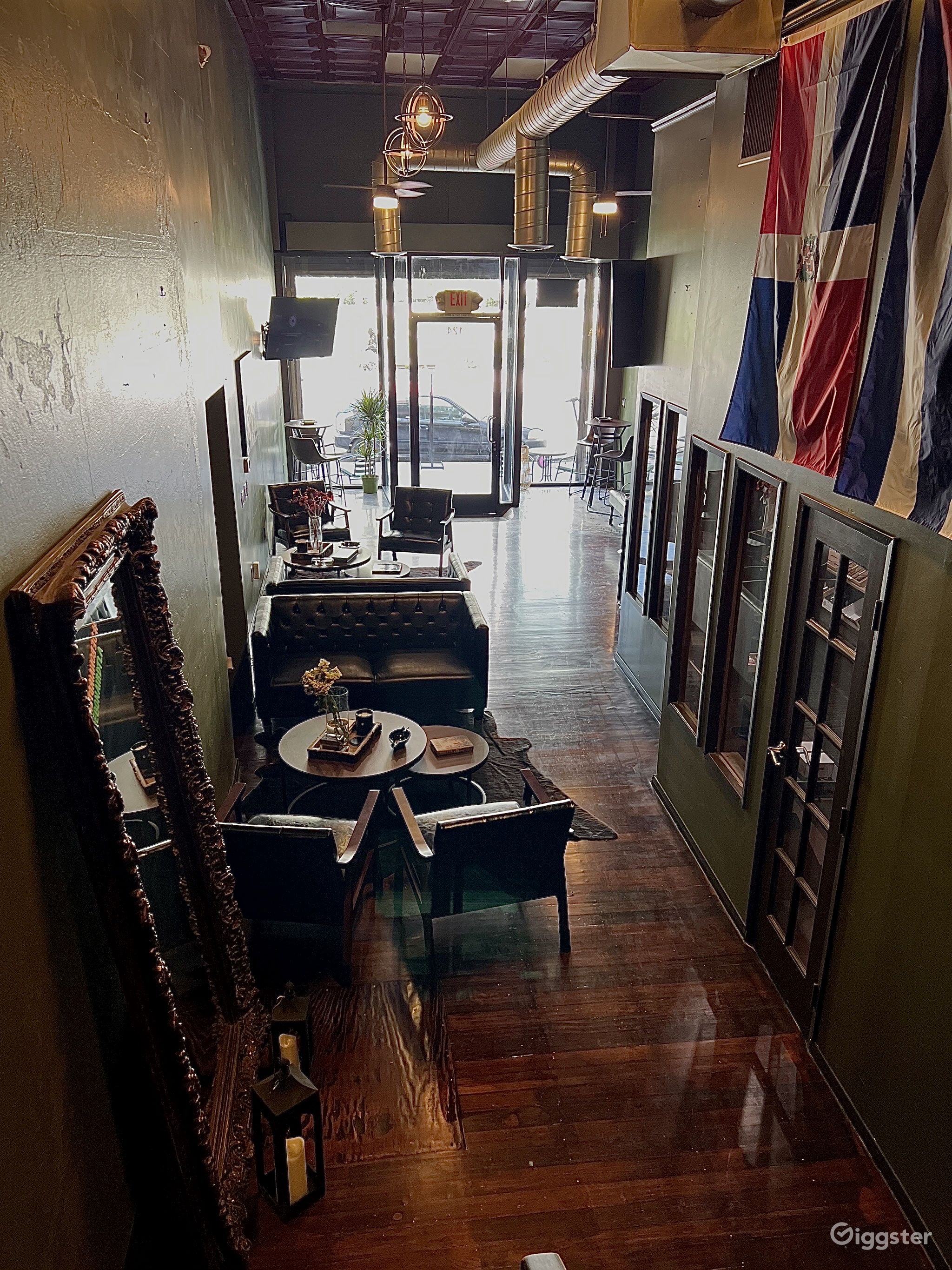 Upscale Cigar Lounge | Rent this location on Giggster