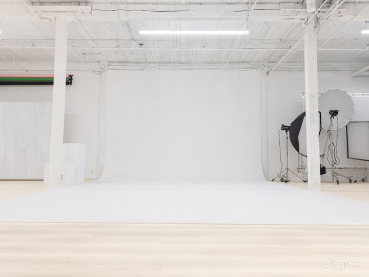 Professional Cyc Wall & Backdrop with GODOX Lighting | Rent this ...