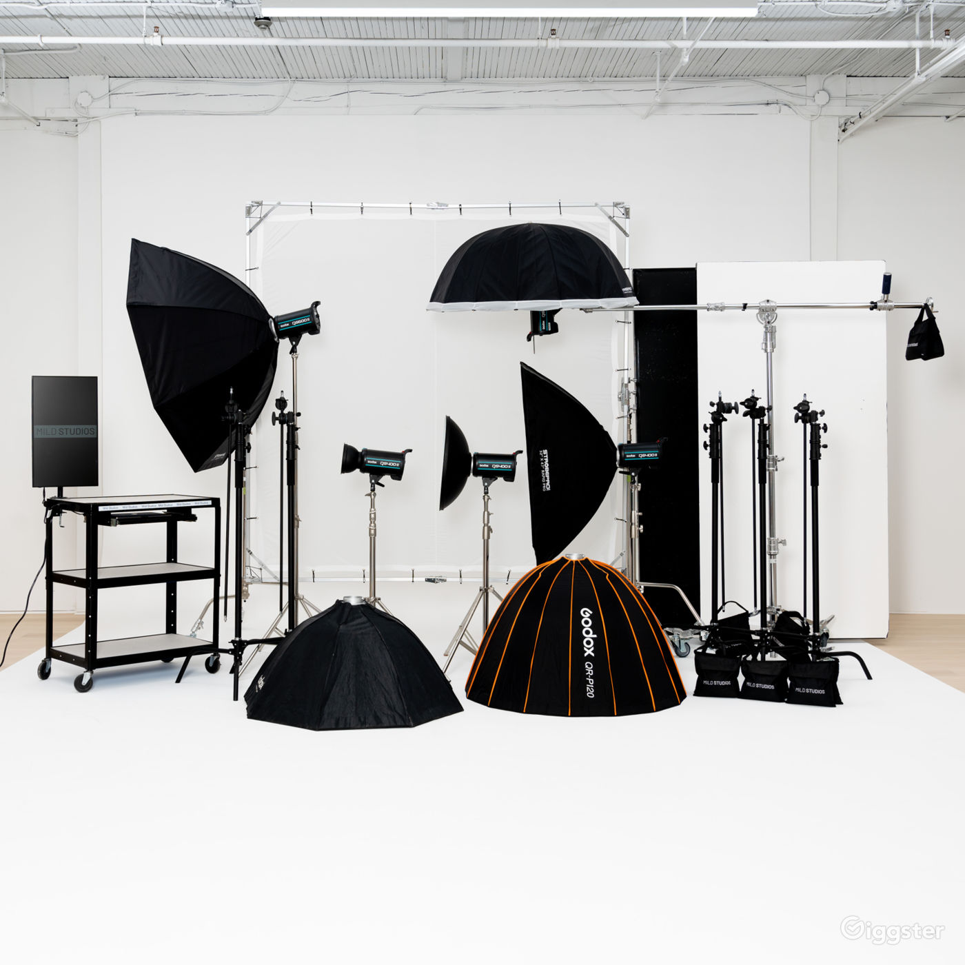 Professional Cyc Wall & Backdrop with GODOX Lighting | Rent this ...