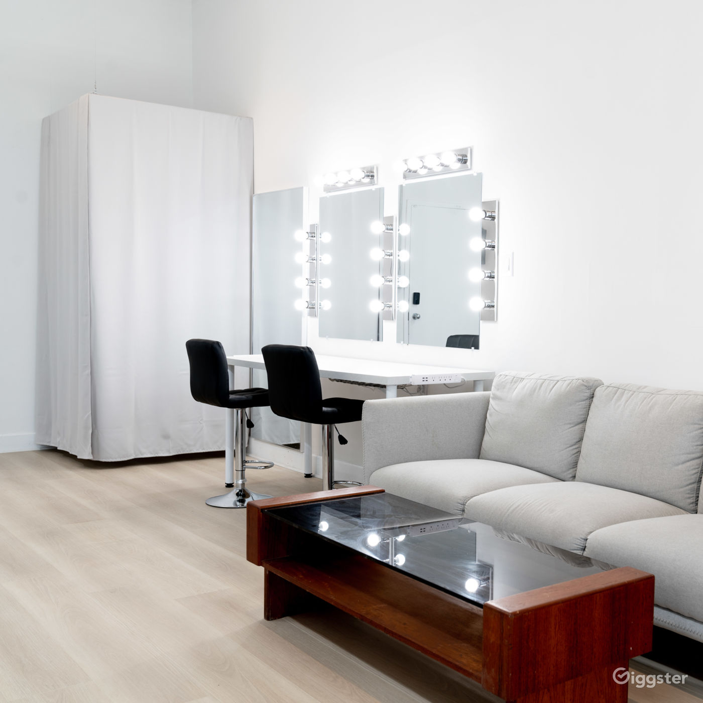 Professional Cyc Wall & Backdrop with GODOX Lighting | Rent this ...