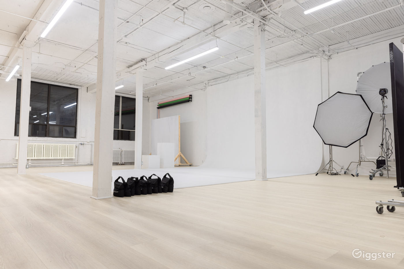 Professional Cyc Wall & Backdrop with GODOX Lighting | Rent this ...