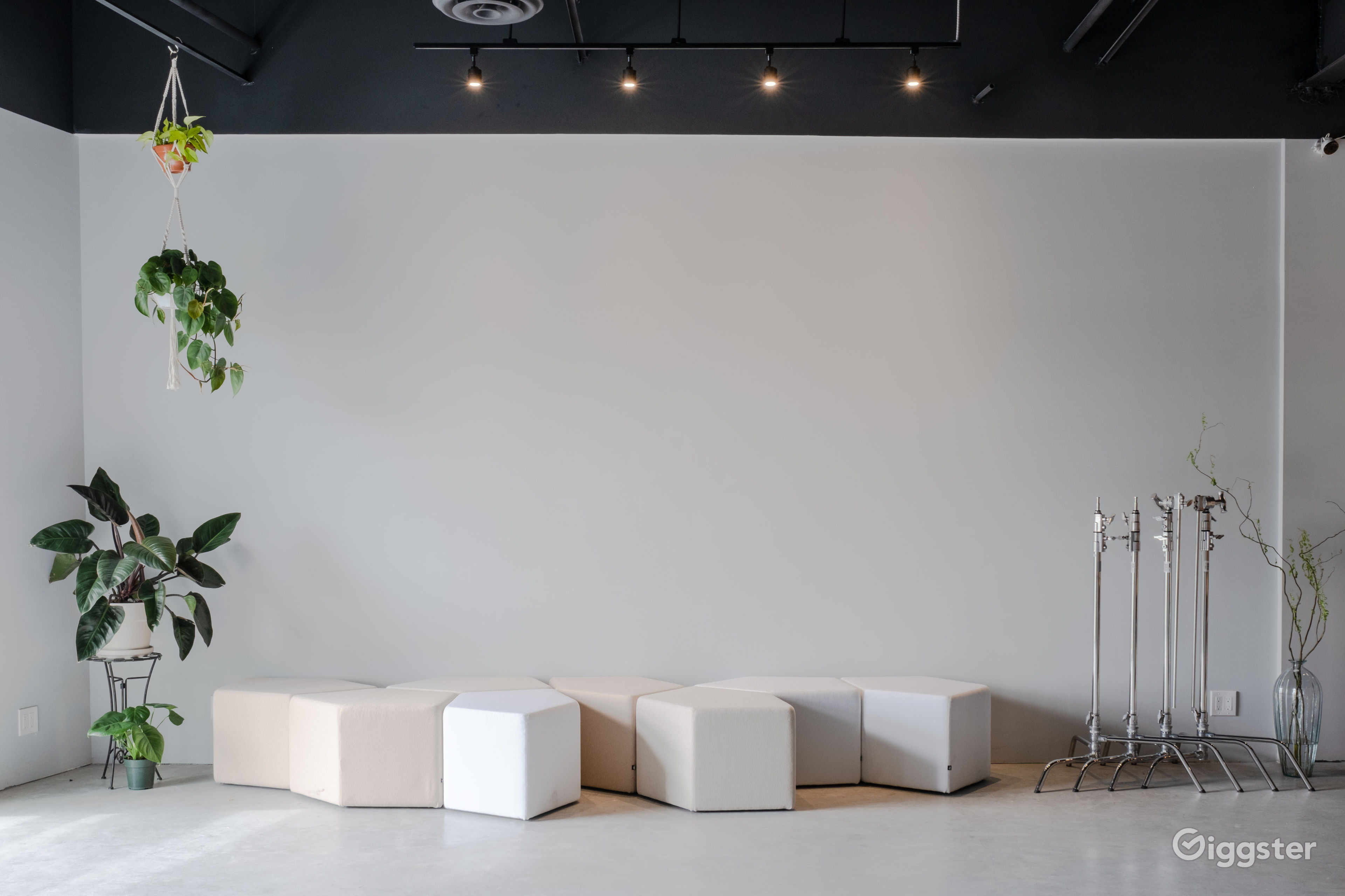 Spacious Cyclorama Studio w/ double Infinity Wall | Rent this location ...