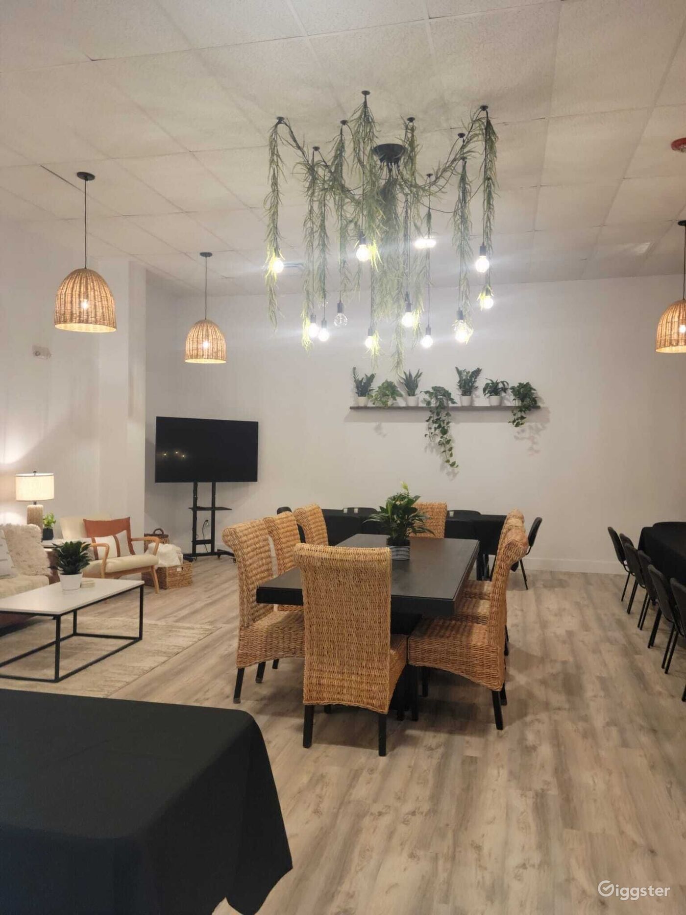 Oasis Events (boho, cozy, event room) | Rent this location on Giggster