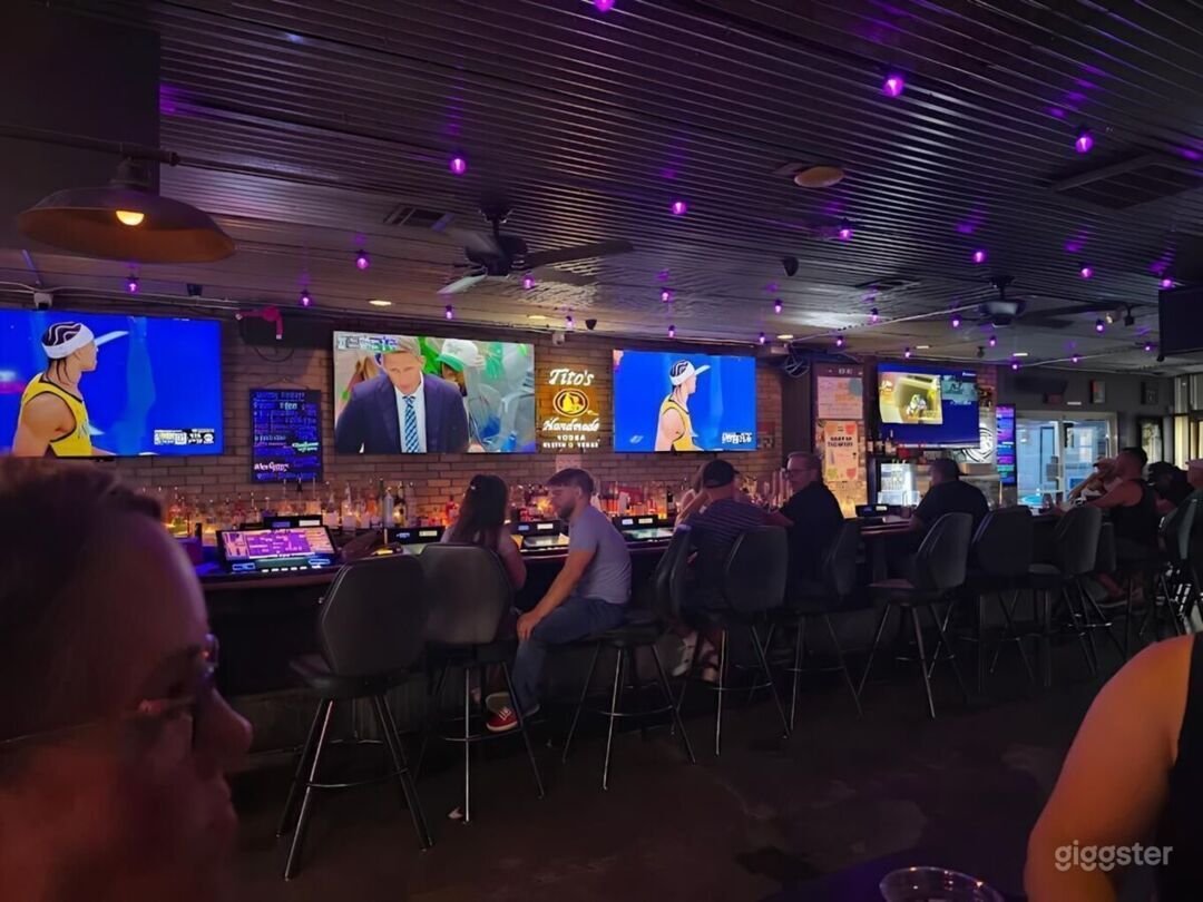 Classic Neighborhood Indoor Space | Rent this location on Giggster