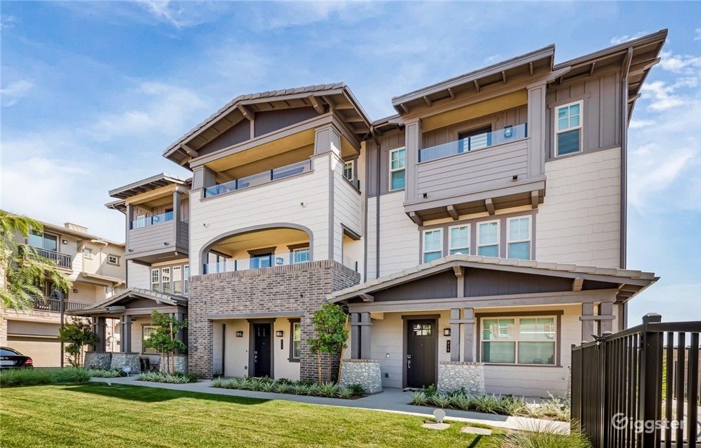 Craftsman Modern Tri-level condo | Rent this location on Giggster