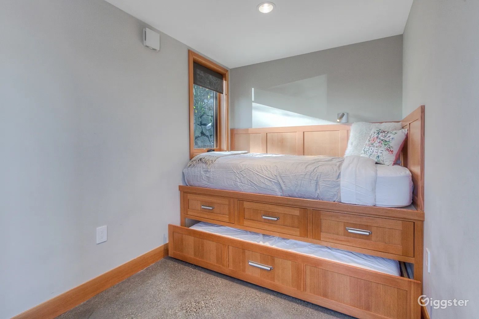 Modern Magnolia | Floor to High Ceiling Windows | Rent this location on ...