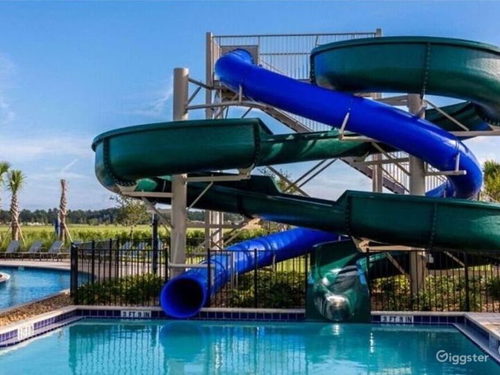 Luxurious 5-Star Pool | Rent this location on Giggster