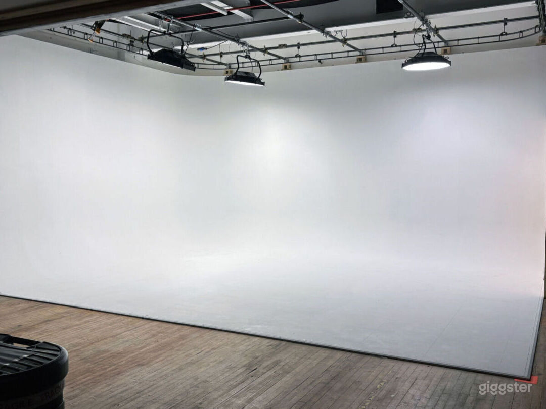 Modern Creative Studio with Cyclorama Wall | Rent this location on Giggster
