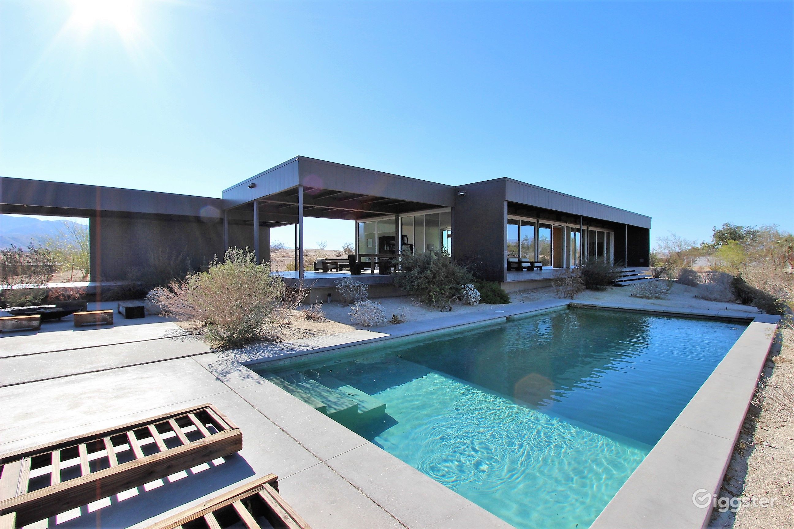 Modern Desert House No.2835 | Rent this location on Giggster
