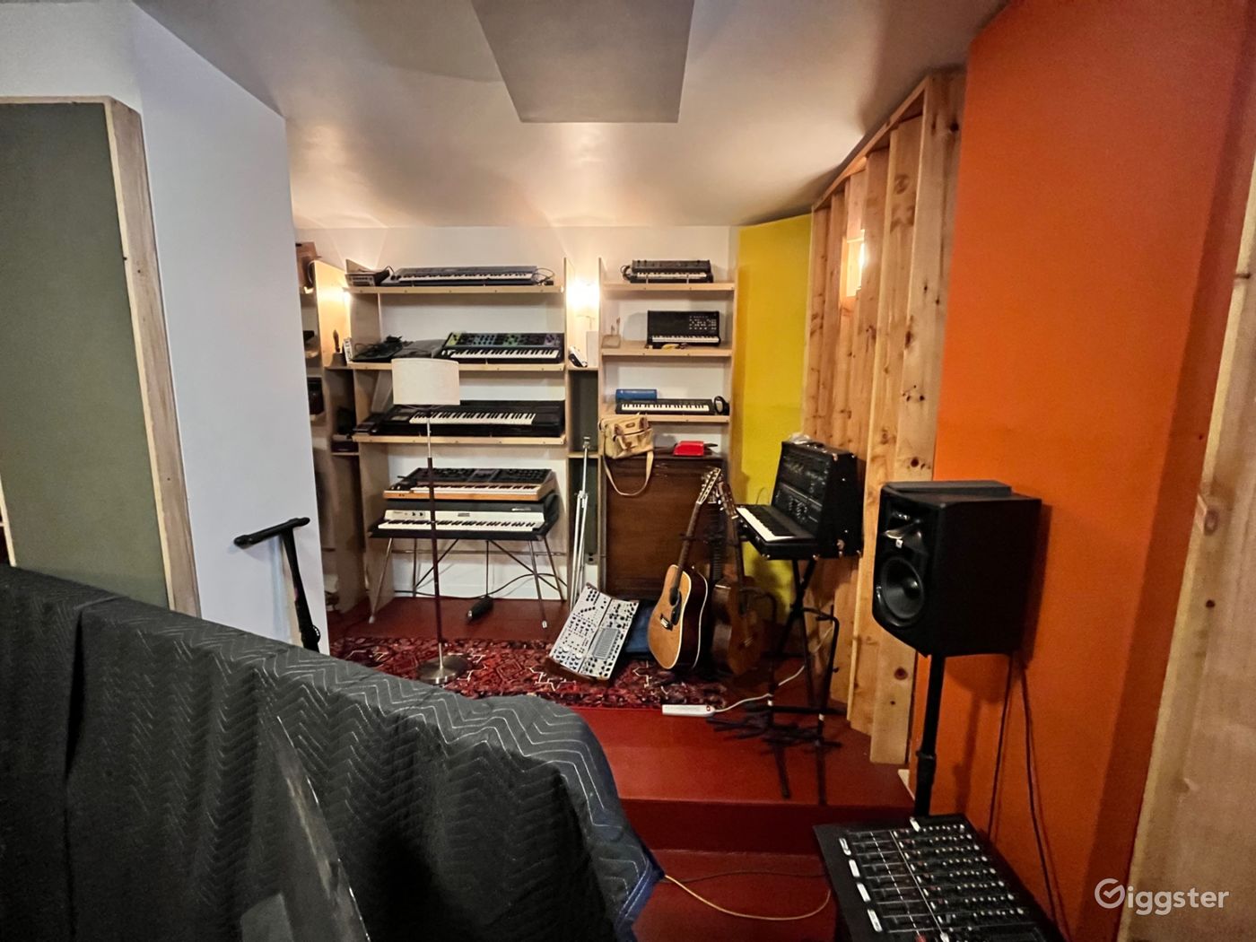 Vintage Music Recording Studio large & woody | Rent this location on ...