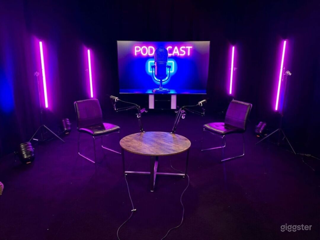 Podcast Studio, Soundproof, Pre-lit Set | Rent this location on Giggster