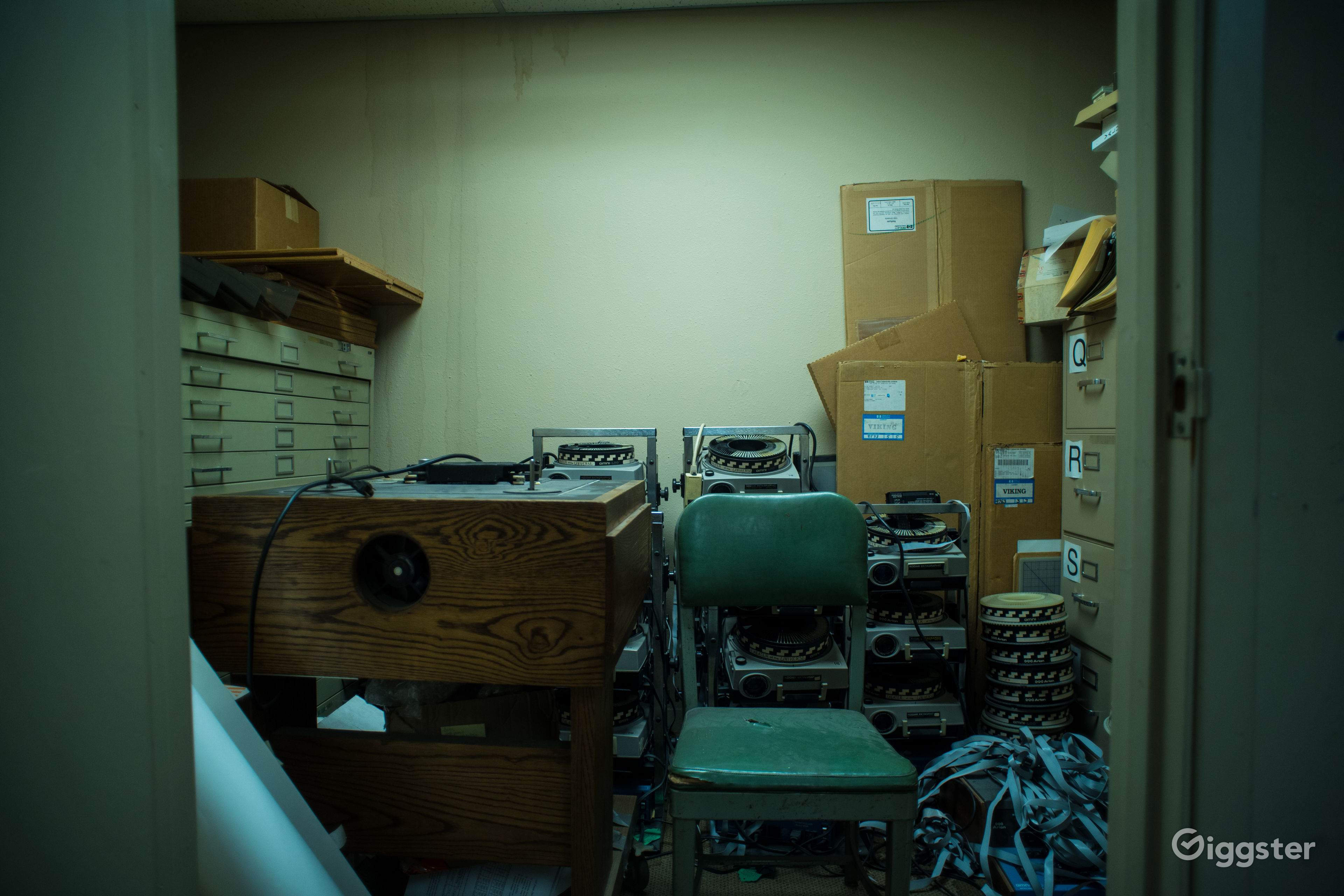 90s Retro Office Space | Rent this location on Giggster