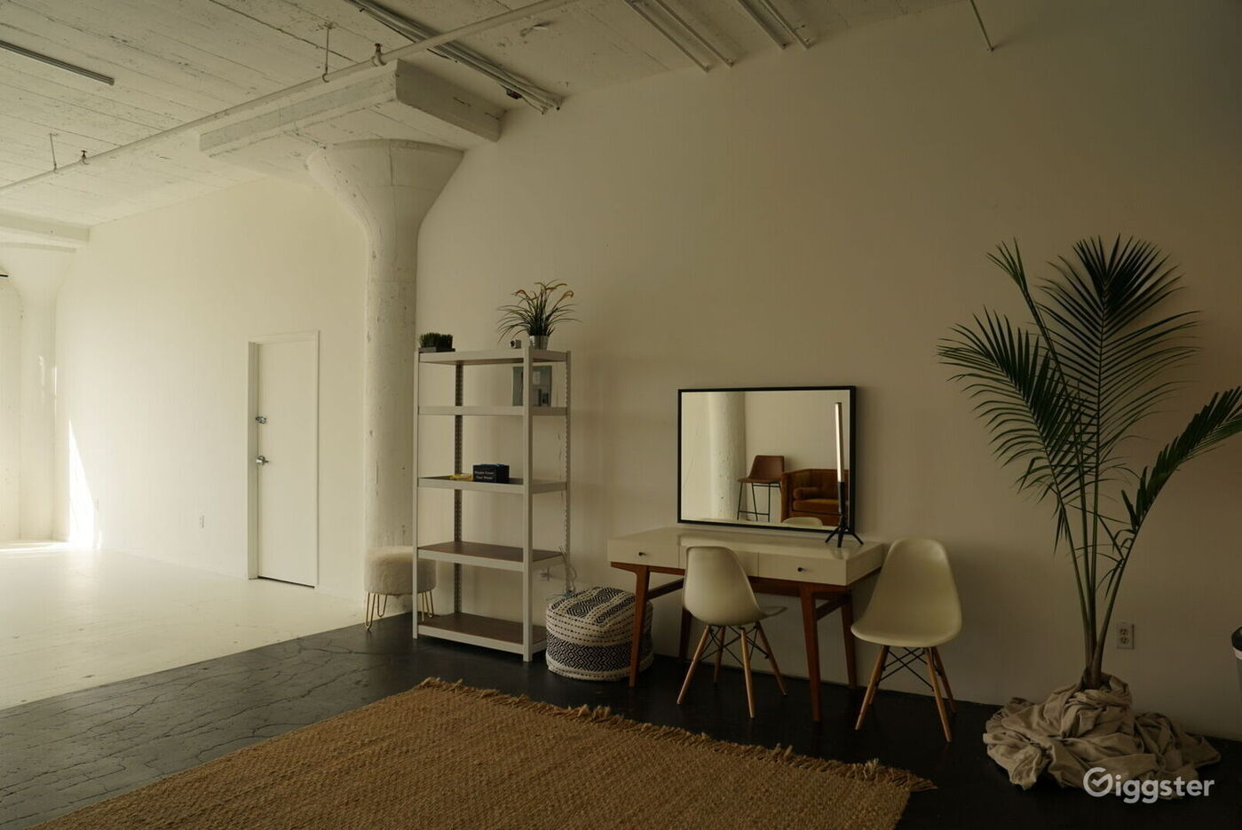 Modern & Natural Daylight Studio with DTLA View | Rent this location on ...
