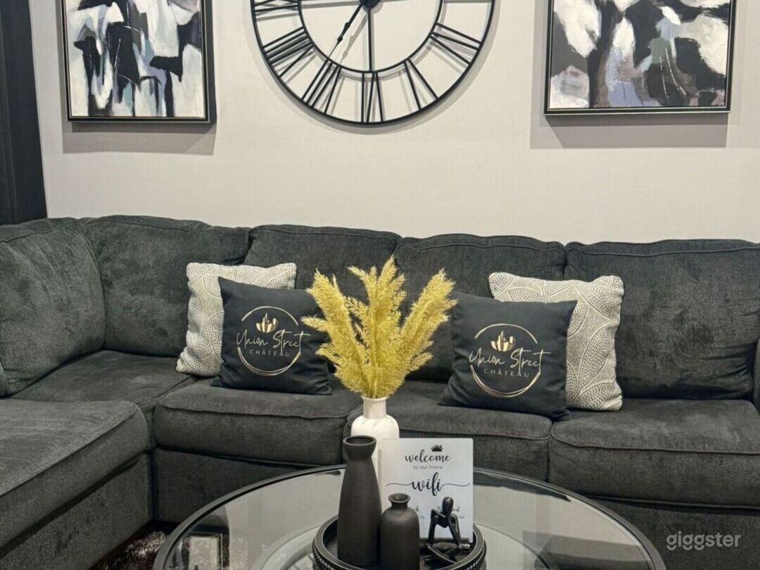Brownstone House/2 bedroom/Renovated Backyard | Rent this location on ...