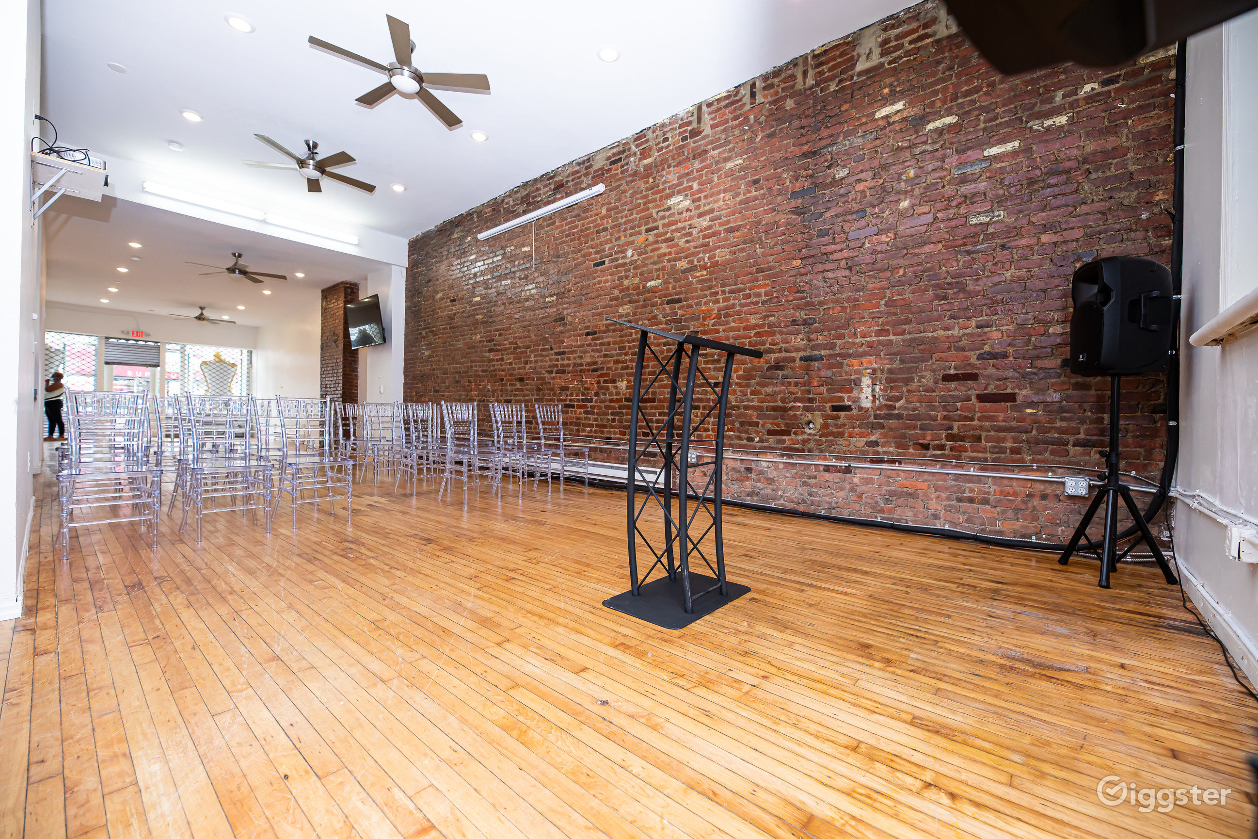 Modern Urban Studio | Rent this location on Giggster