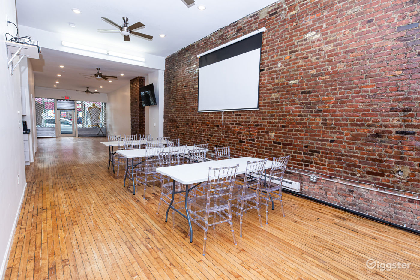 Modern Urban Studio | Rent this location on Giggster