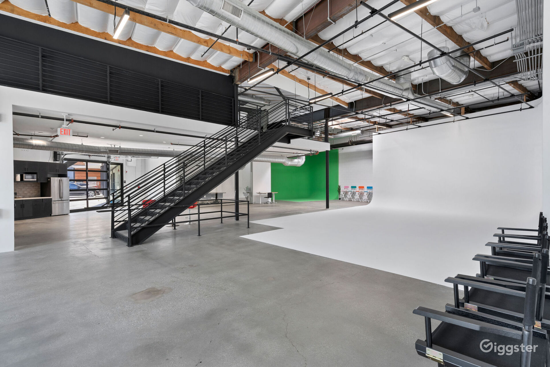 LUXURY WESTIDE STUDIO | OVERSIZED WHITE CYC | Rent this location on ...