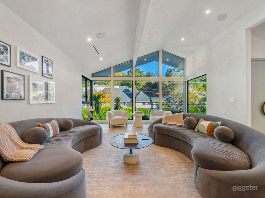 Designer Beverly Hills Home W/ Pool & High Ceilings | Rent this ...