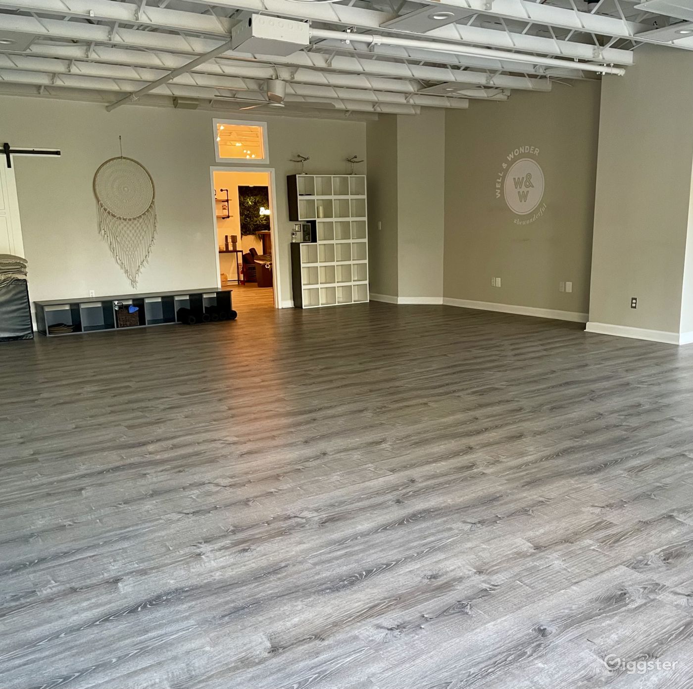 Gorgeous Studio and Good Vibes Flex Space | Rent this location on Giggster