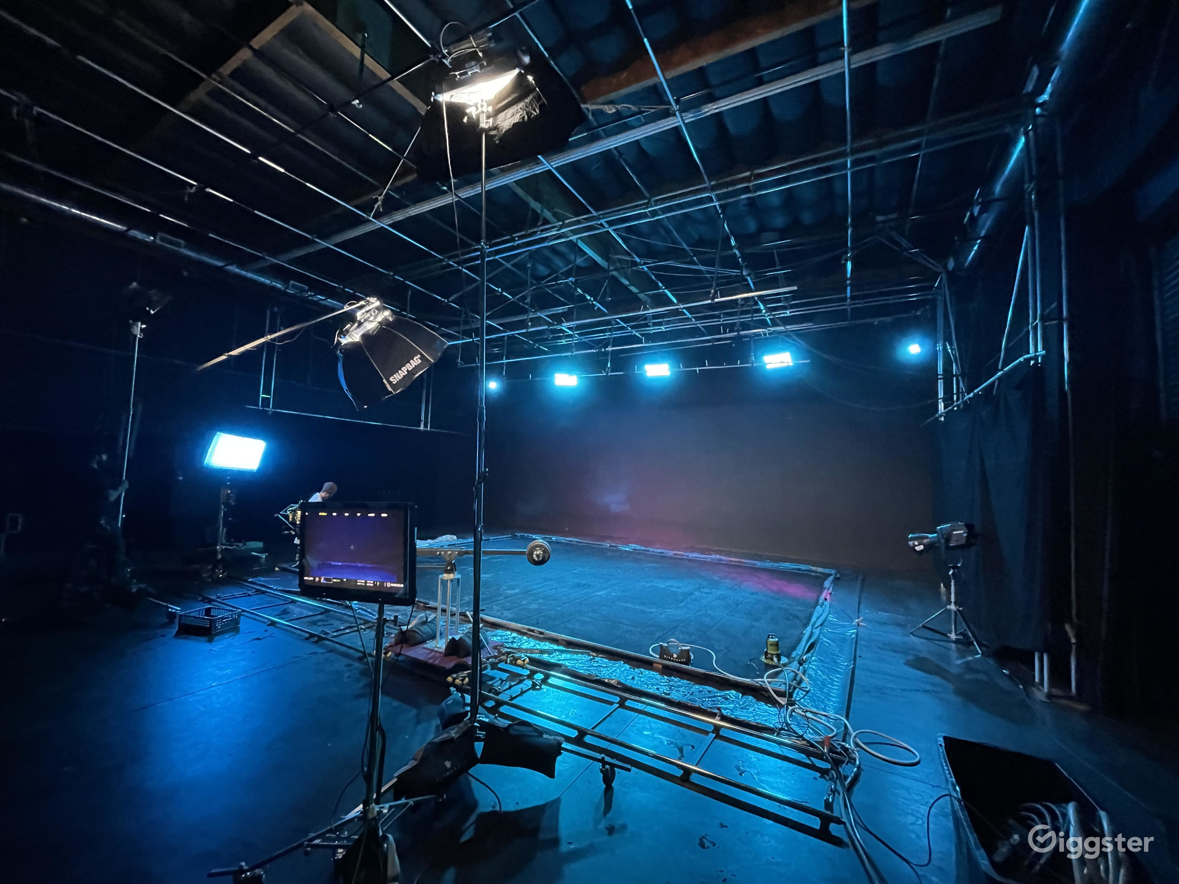 Huge Water and Rain Stage | Rent this location on Giggster