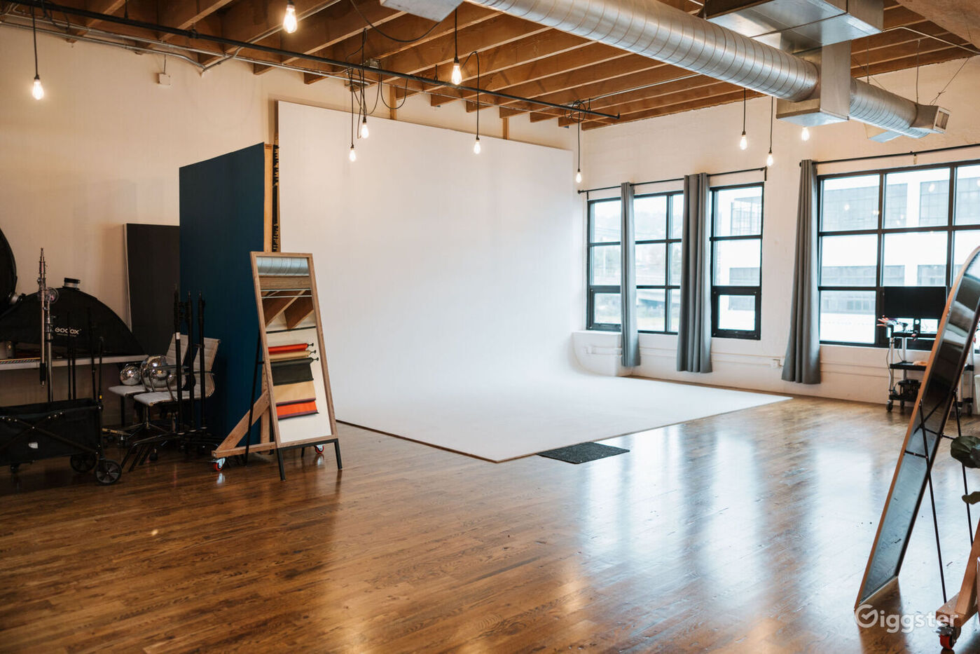 Central Creative Studio with Natural Lighting | Rent this location on ...