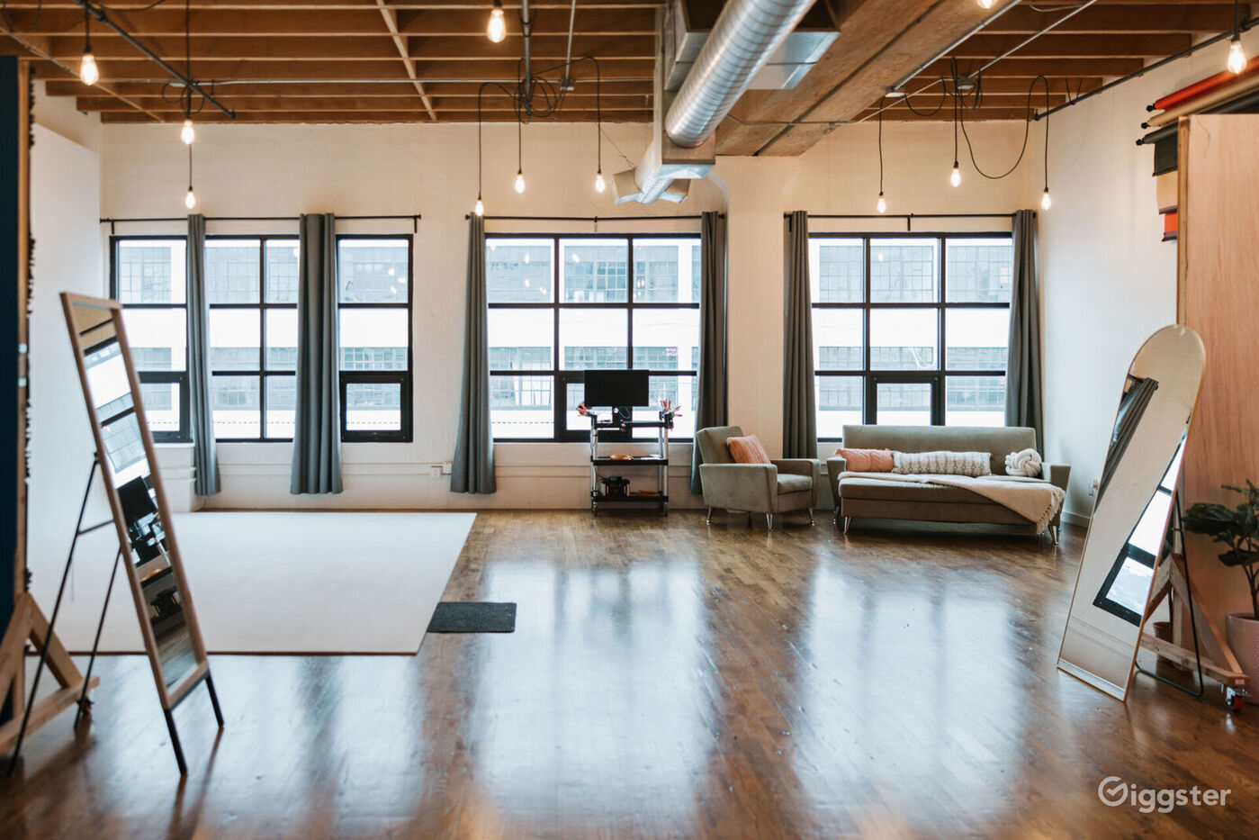 Central Creative Studio with Natural Lighting | Rent this location on ...