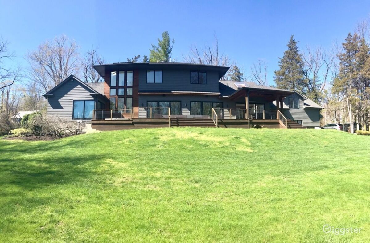 Stylish, modern home on 4+ acre property | Rent this location on Giggster
