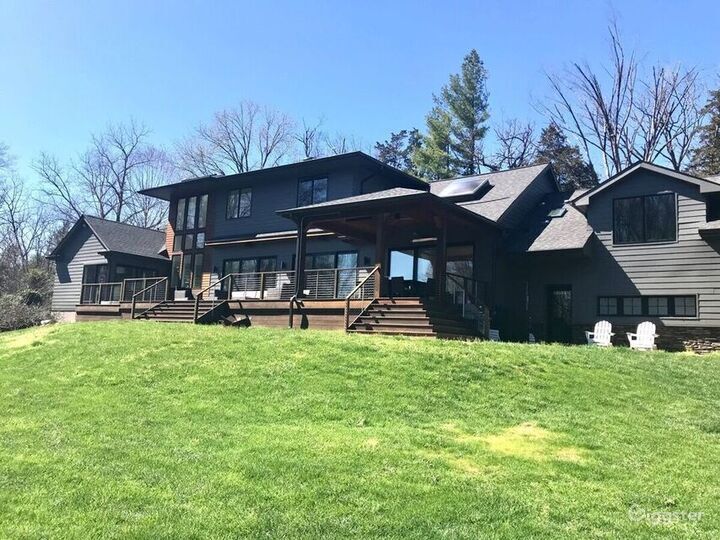 Stylish, modern home on 4+ acre property | Rent this location on Giggster