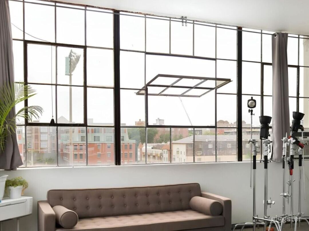Great Daylight Studio with Large Windows | Rent this location on Giggster