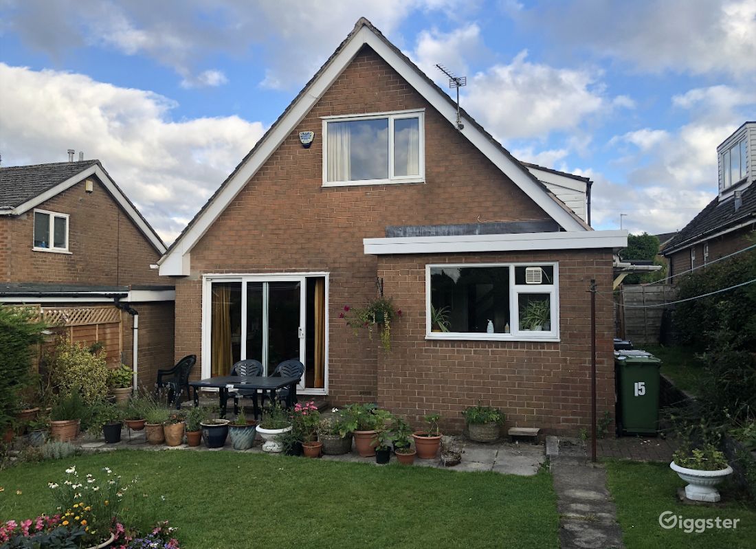 Stunning 1970's detached house with mountain views | Rent this location ...