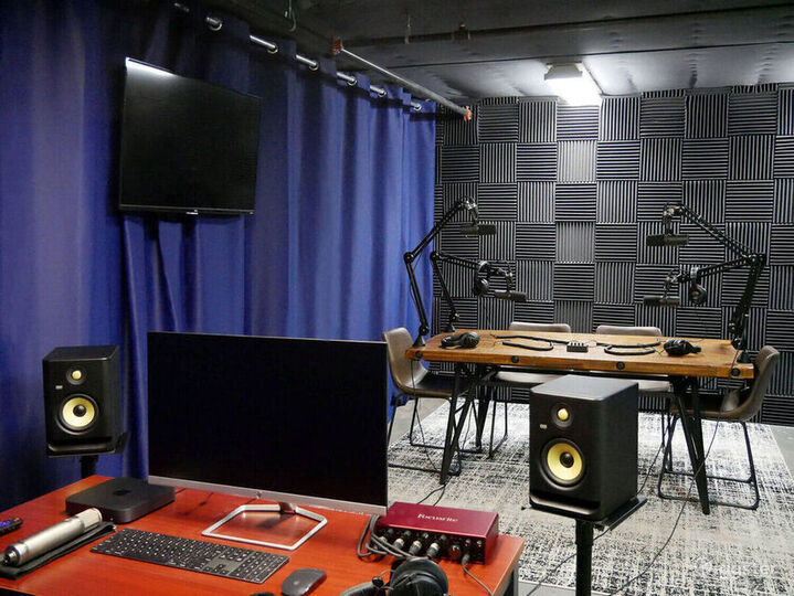 Los Angeles Podcast Studio | Rent this location on Giggster