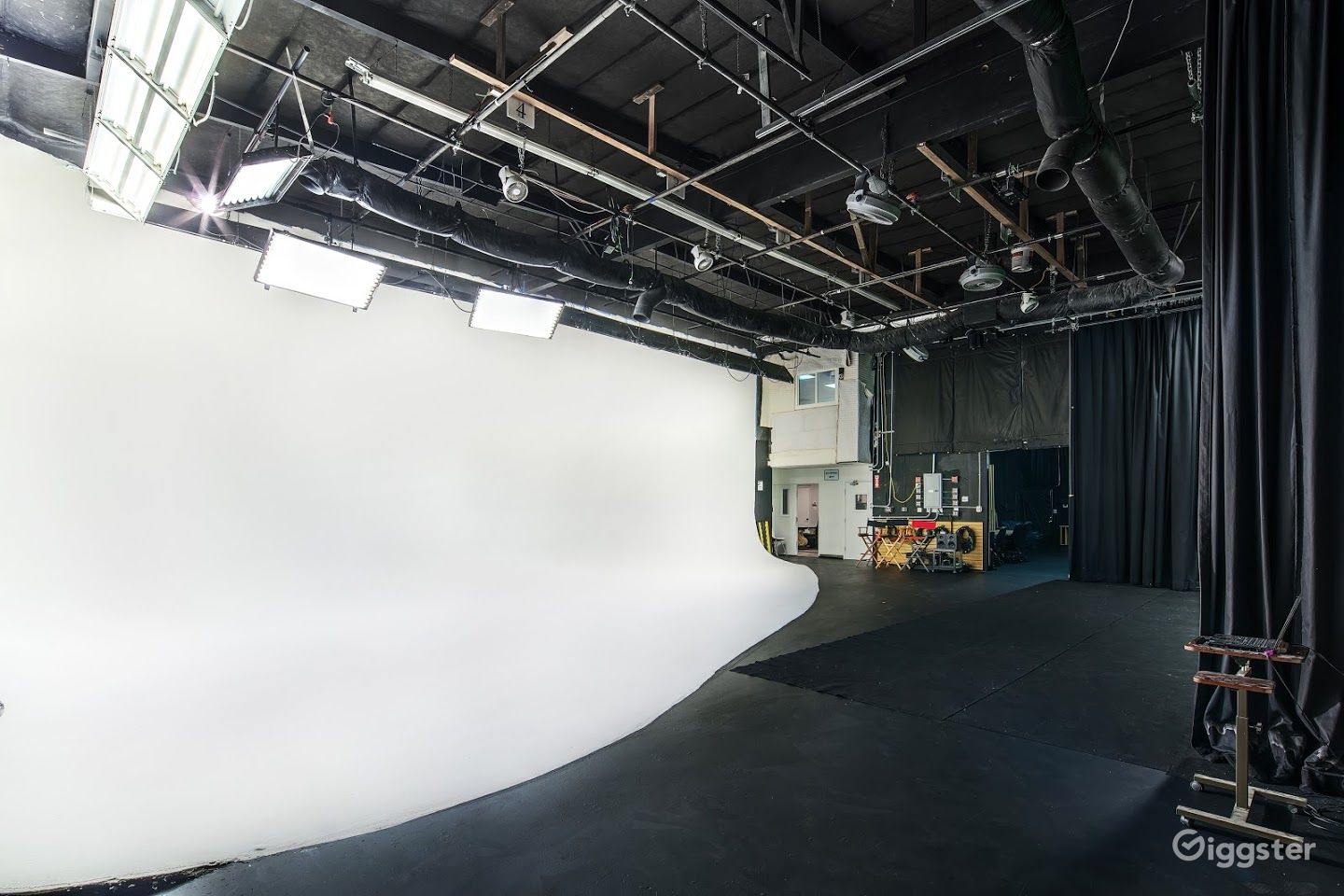 Film Studio - White Cyc, Black 360, Green Screen | Rent this location ...