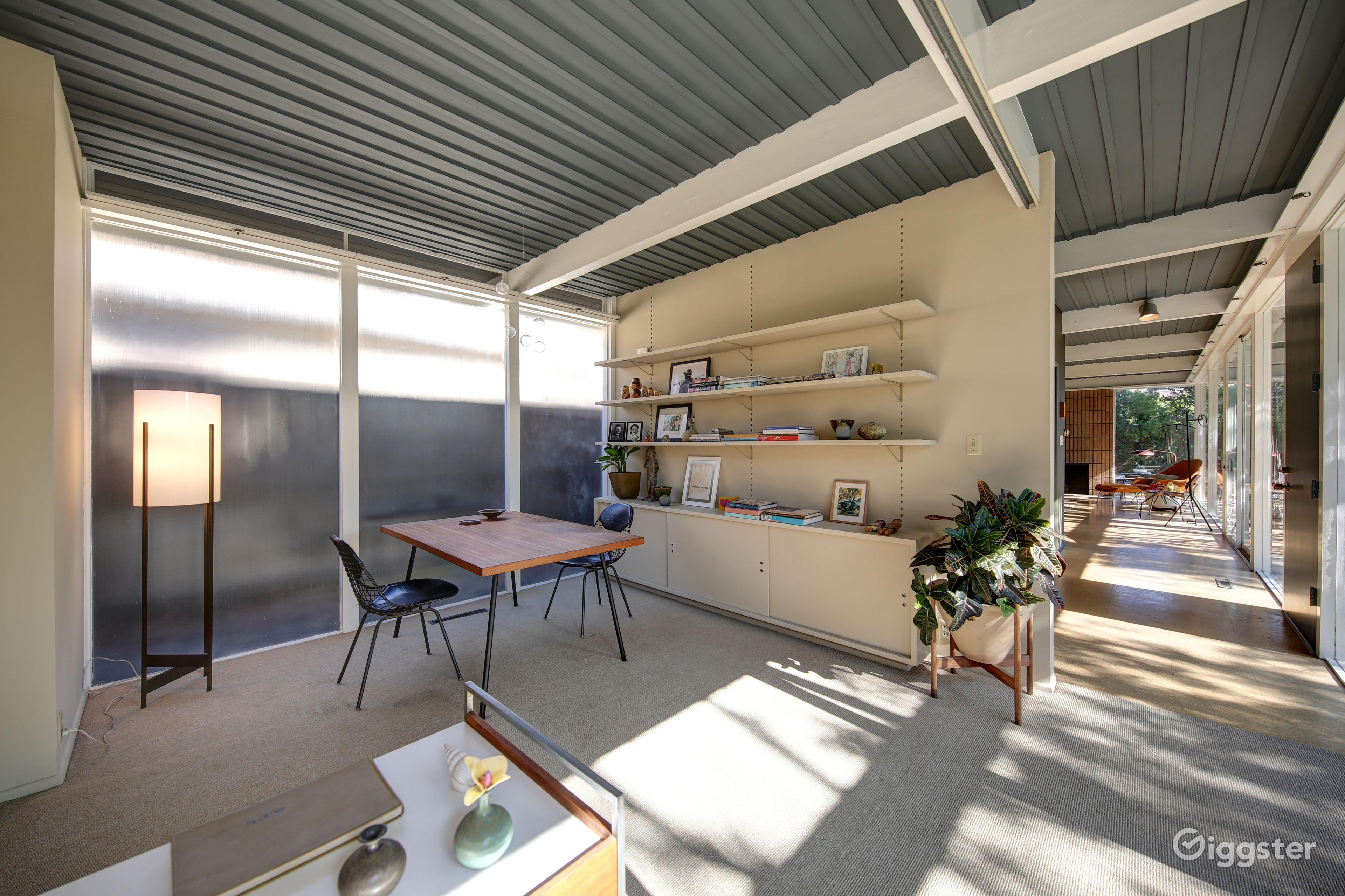 Retro No.450 | Rent this location on Giggster