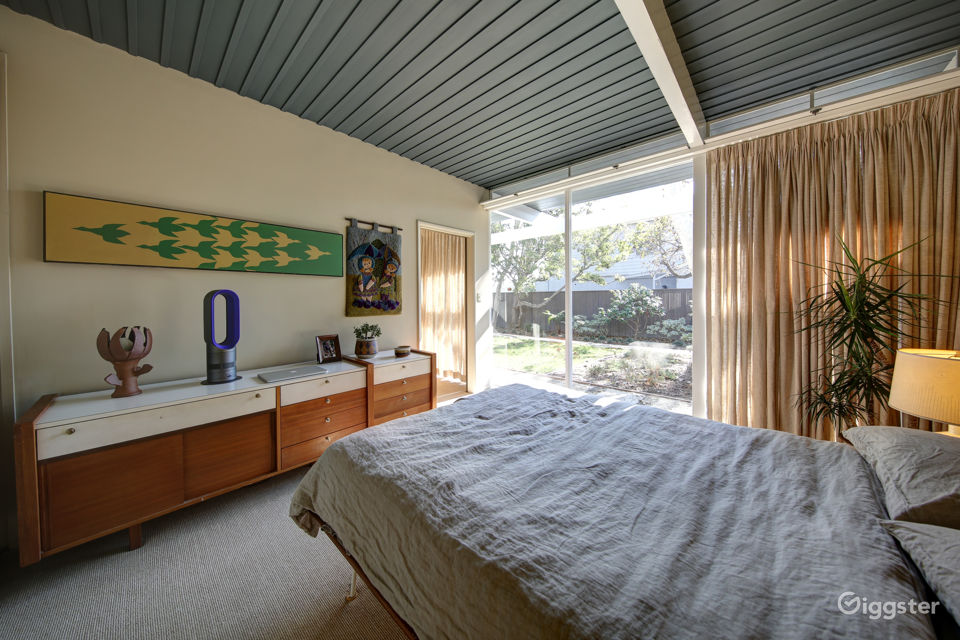 Retro No.450 | Rent this location on Giggster