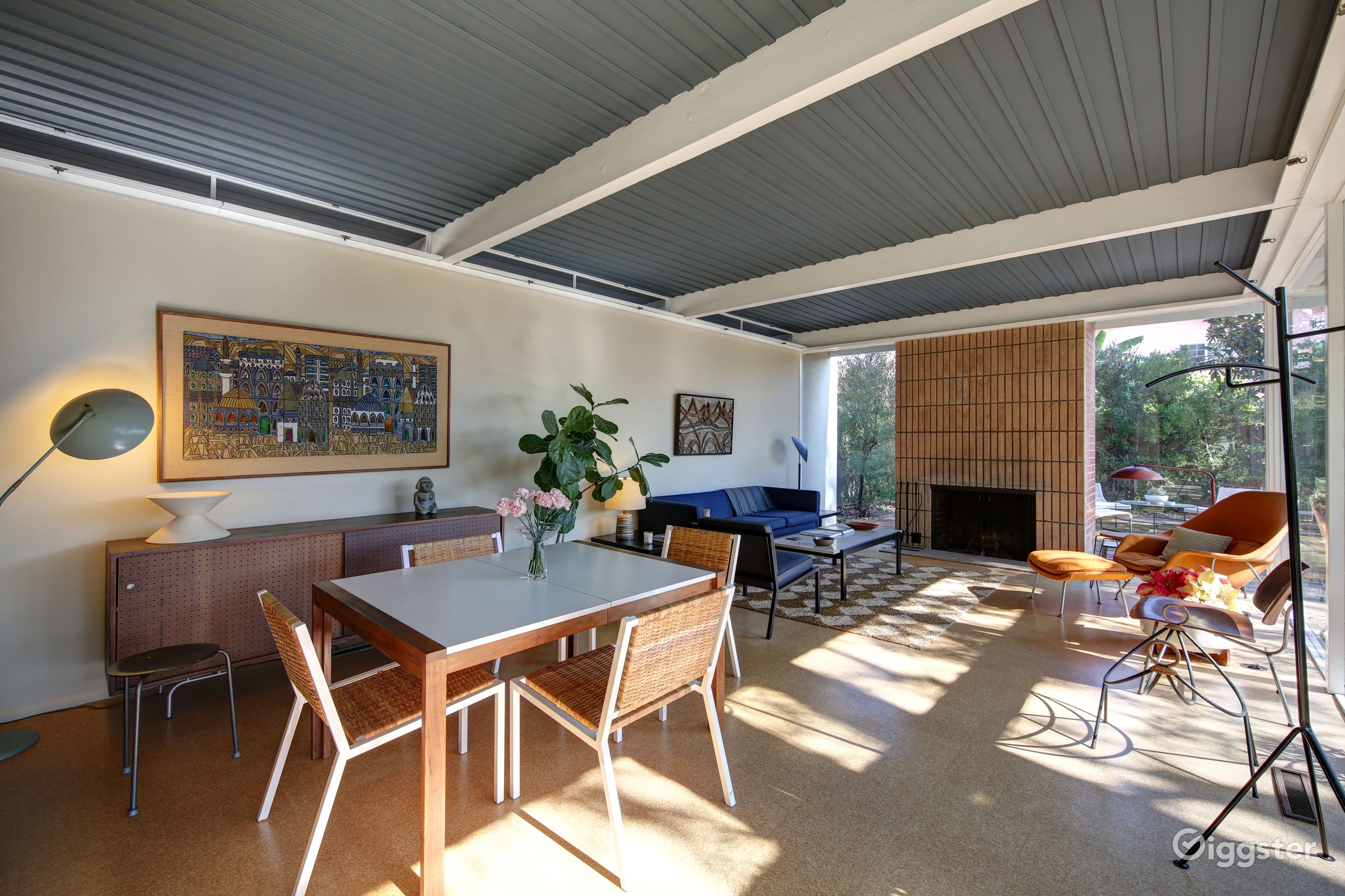 Retro No.450 | Rent this location on Giggster