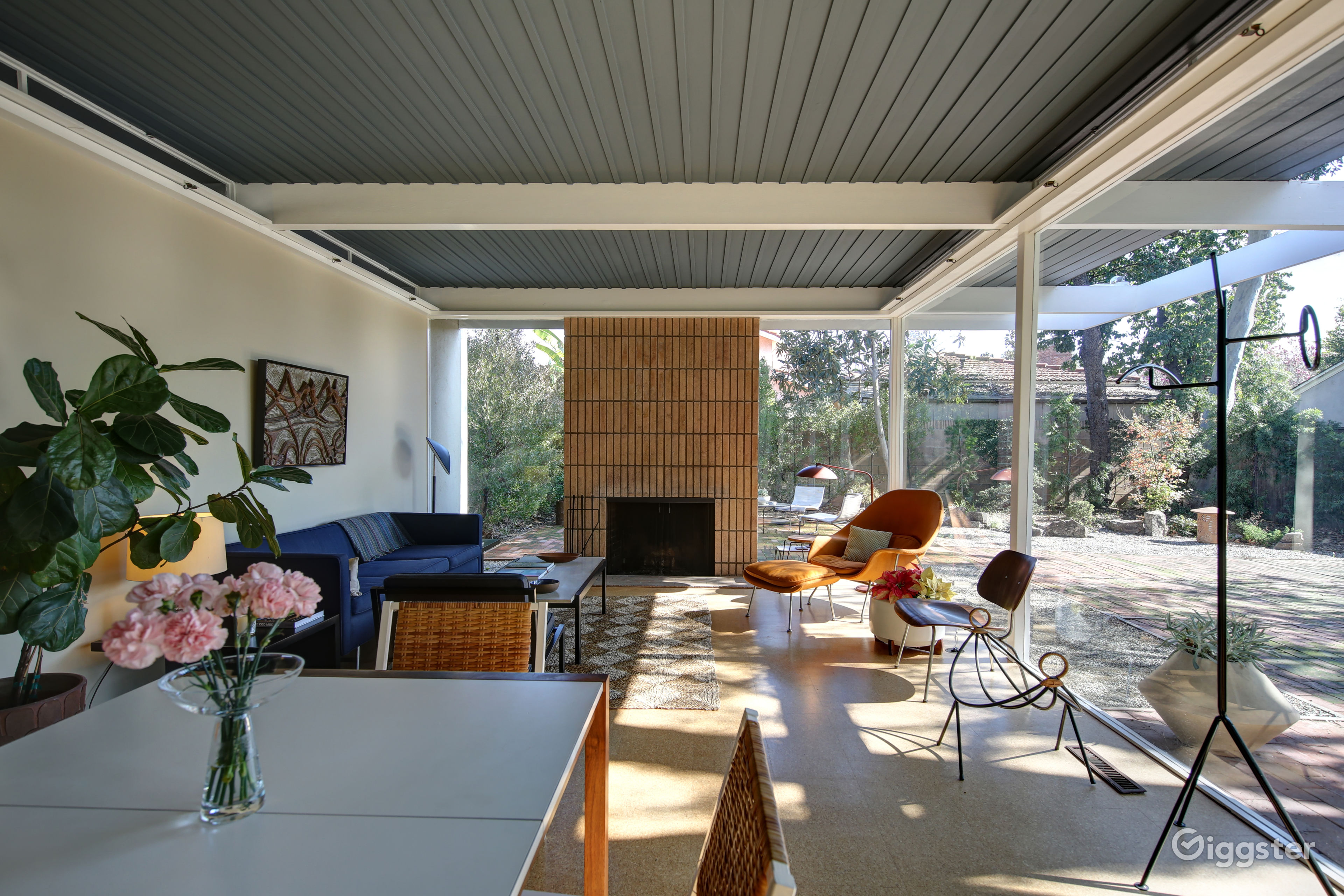 Retro No.450 | Rent this location on Giggster