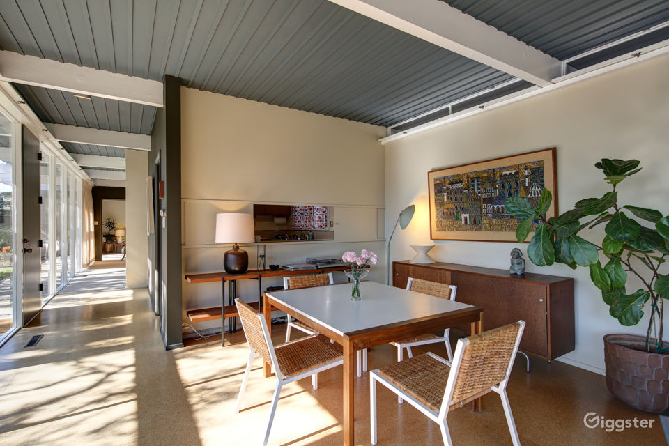 Retro No.450 | Rent this location on Giggster