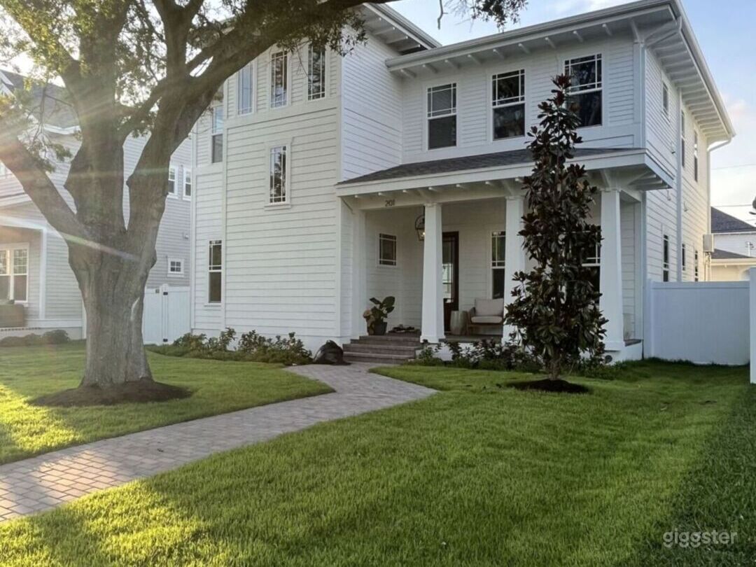 New Build Home - Modern /High End/ Family Home | Rent this location on ...