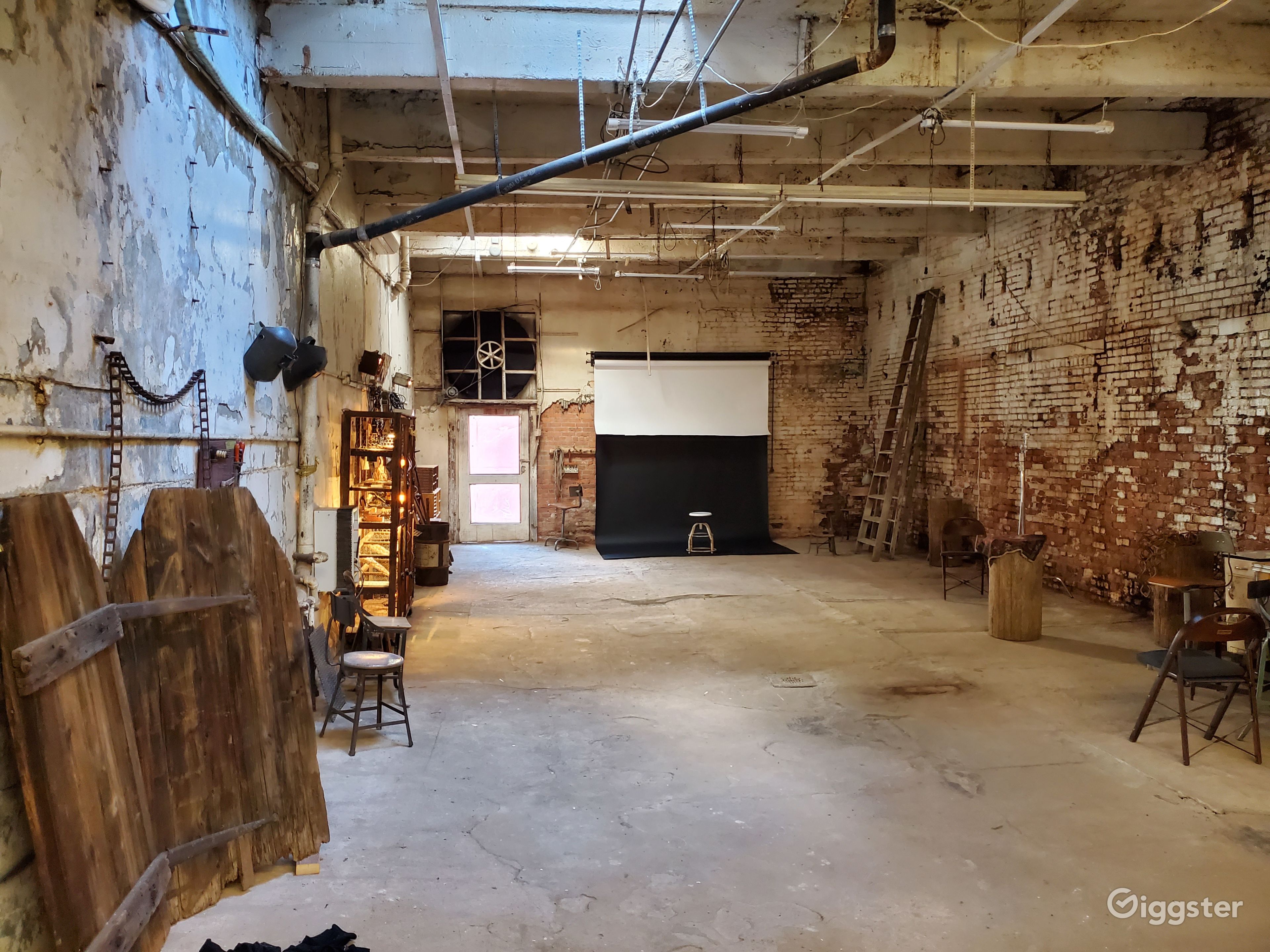 Williamsburg Industrial Factory w distressed walls | Rent this location ...