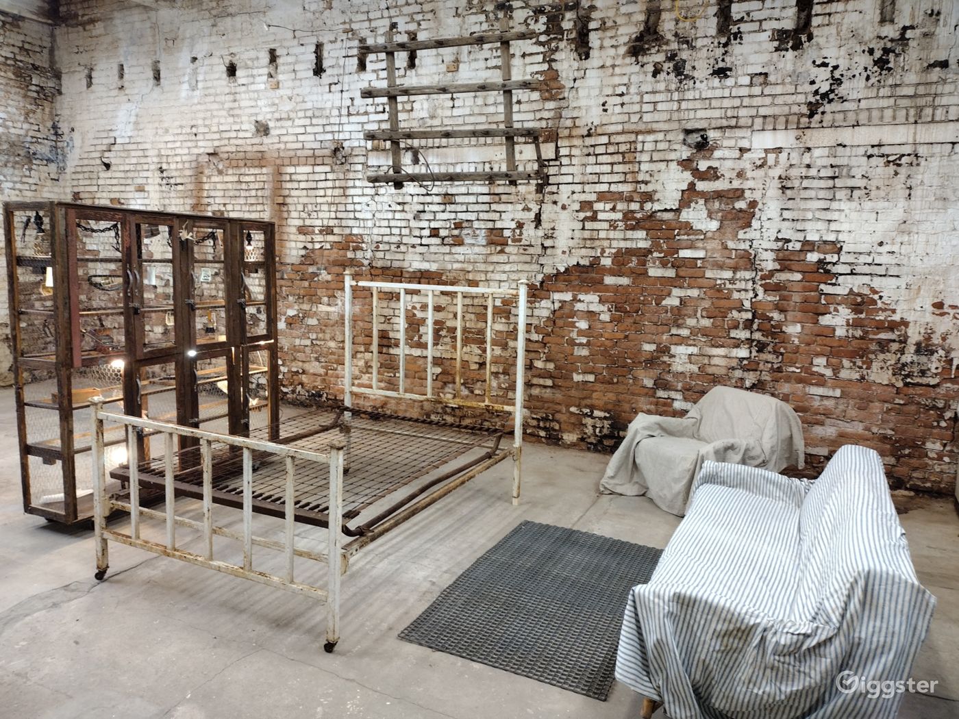 Williamsburg Industrial Factory w distressed walls | Rent this location ...