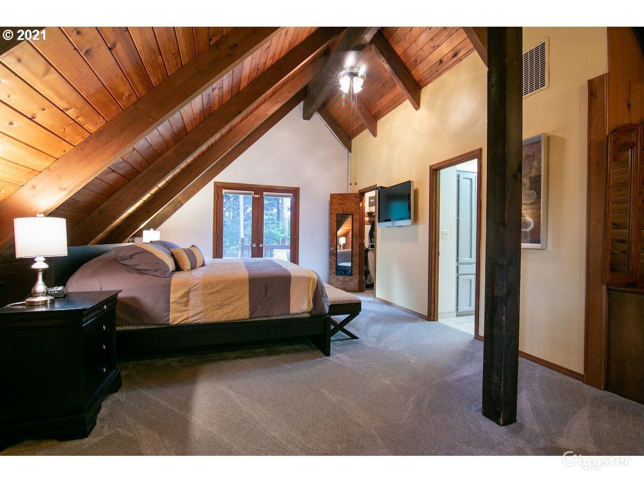 Well Maintained Farm House in Washington | Rent this location on Giggster