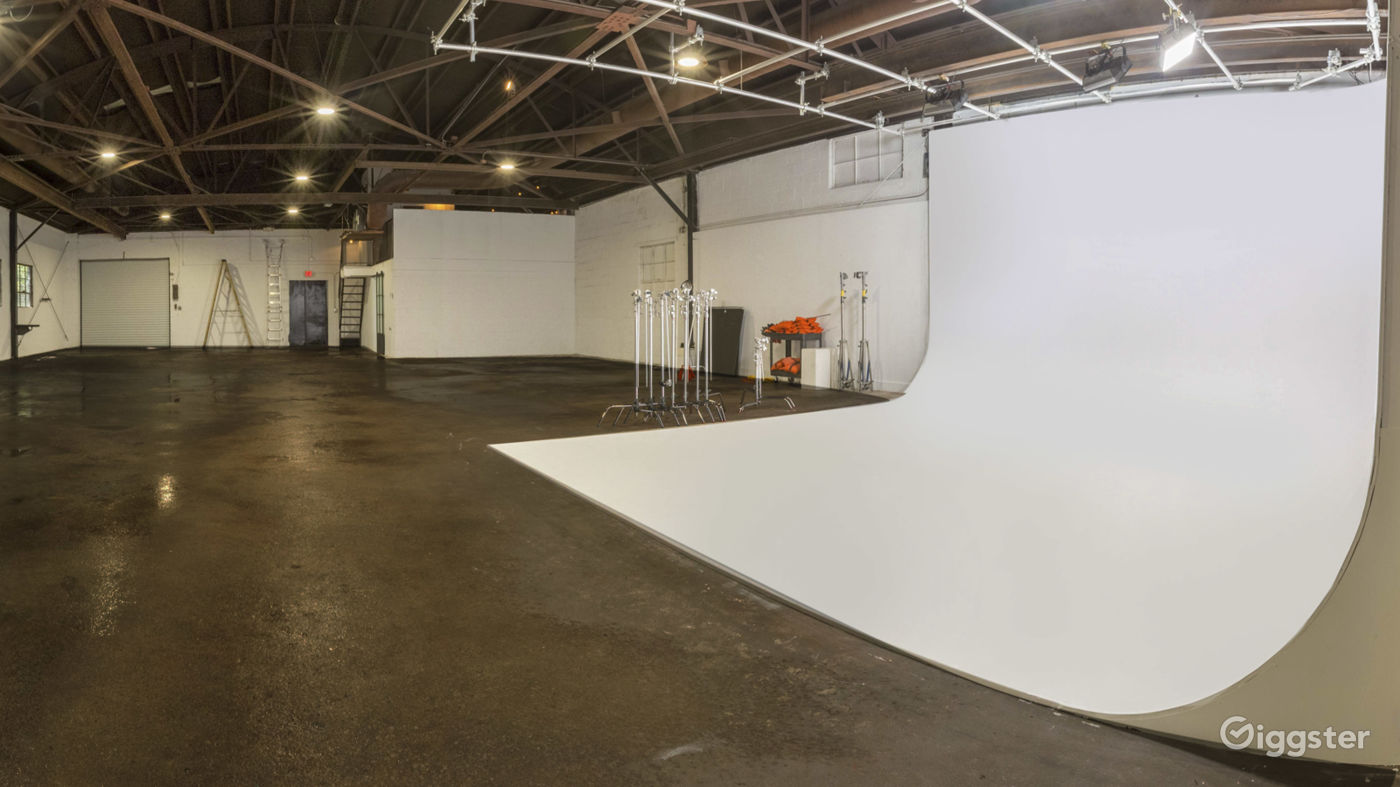 Warehouse Studio w/ 2 Wall RGB Cyc + Exteriors | Rent this location on Giggster