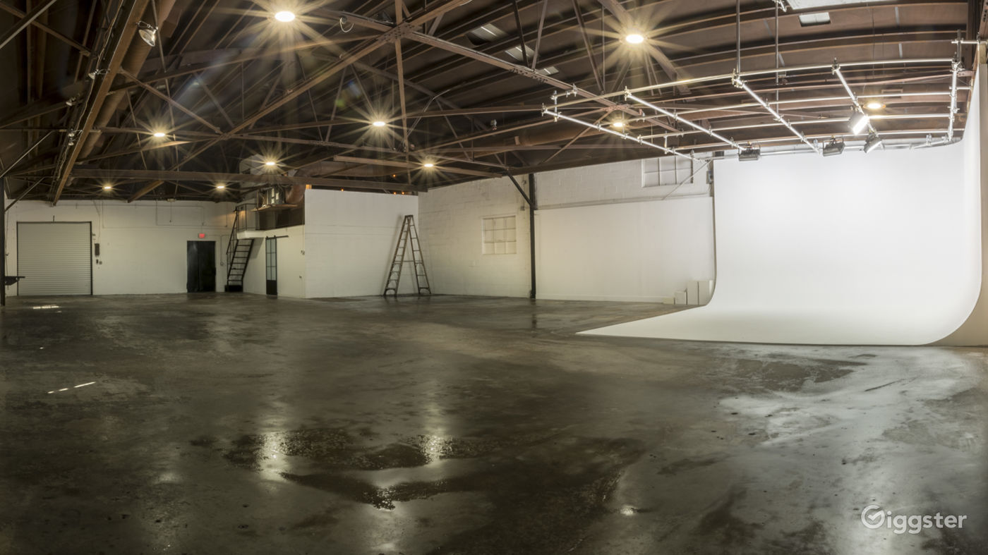 Warehouse Studio w/ 2 Wall RGB Cyc + Exteriors | Rent this location on ...