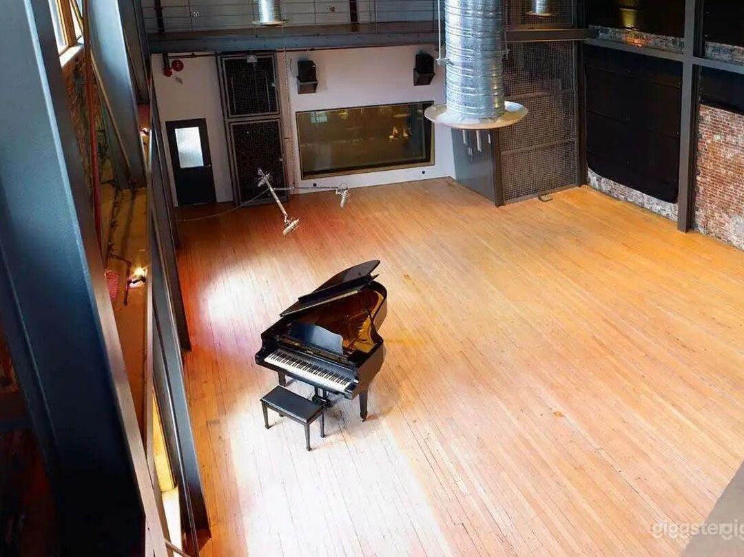 Vintage Modern Recording Studio 2 | Rent this location on Giggster