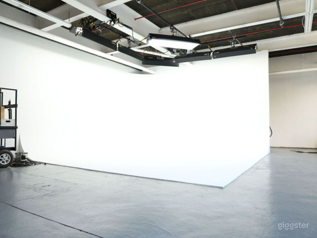 White Cyc Studio Rental NYC | Professional Photo & Video Space