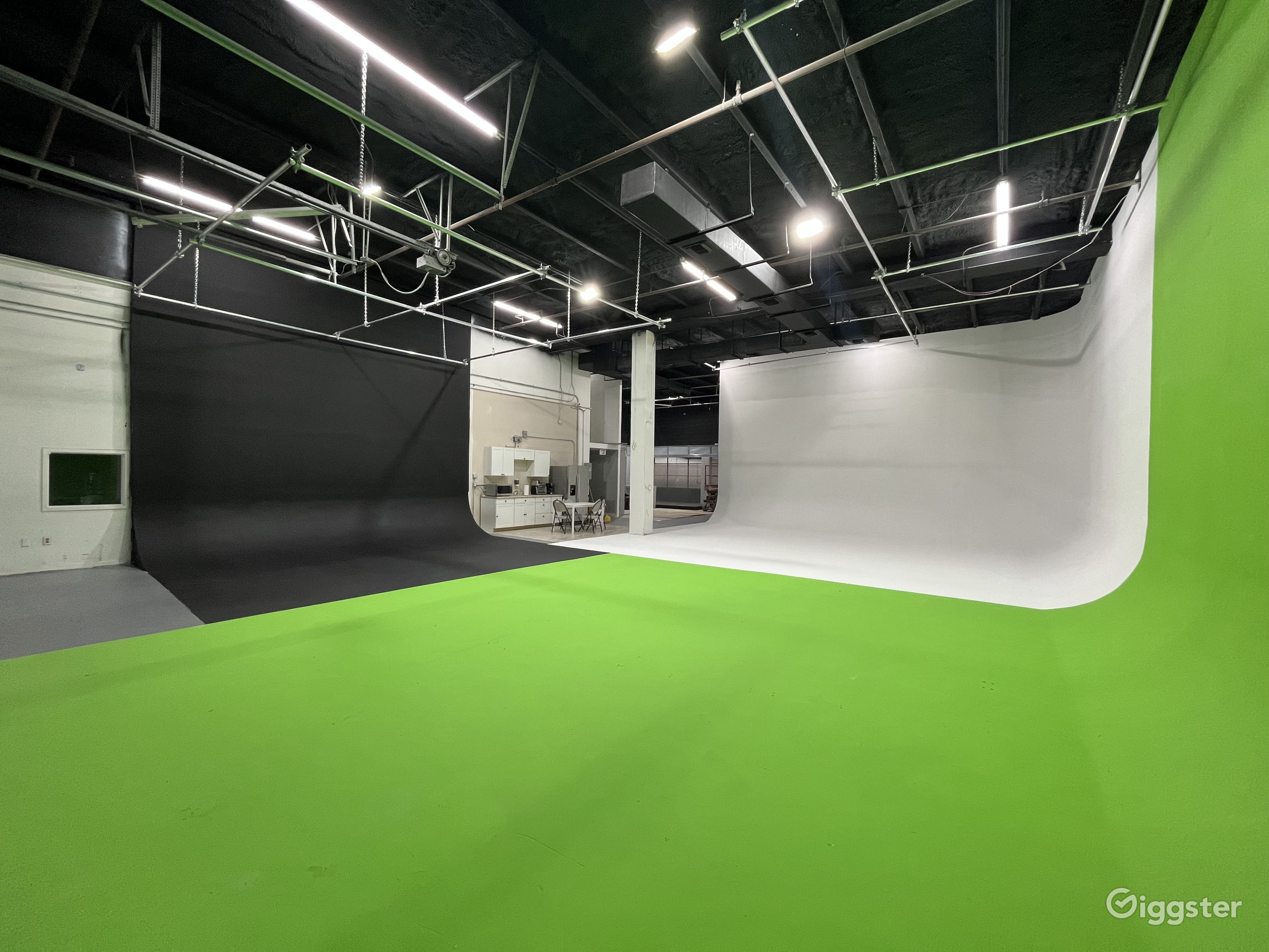 Studio with White Cyc, Green Screen, Black Void | Rent this location on ...