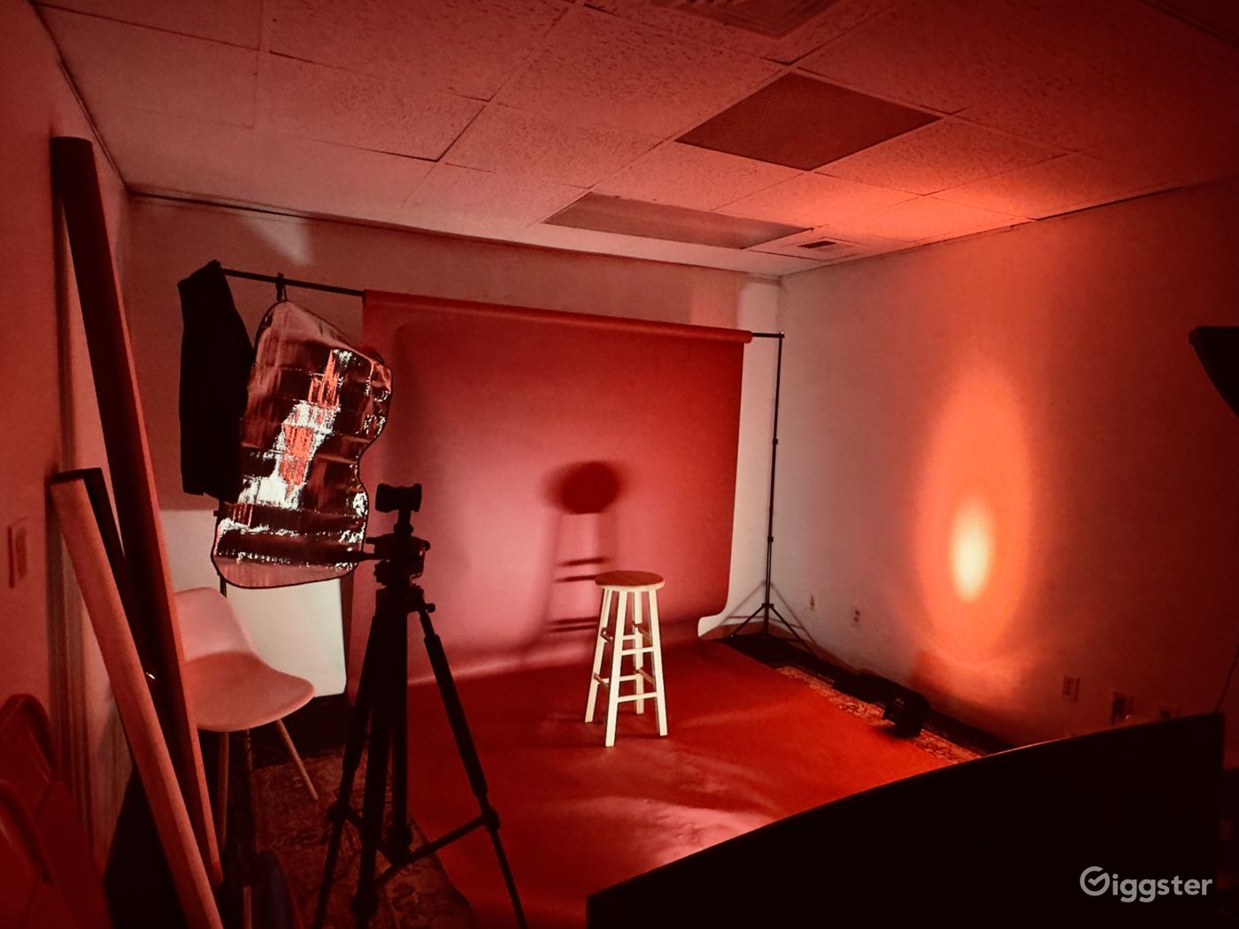 Vibey Space w Rec. & Photo Studio (PS5 & Wifi) | Rent this location on ...