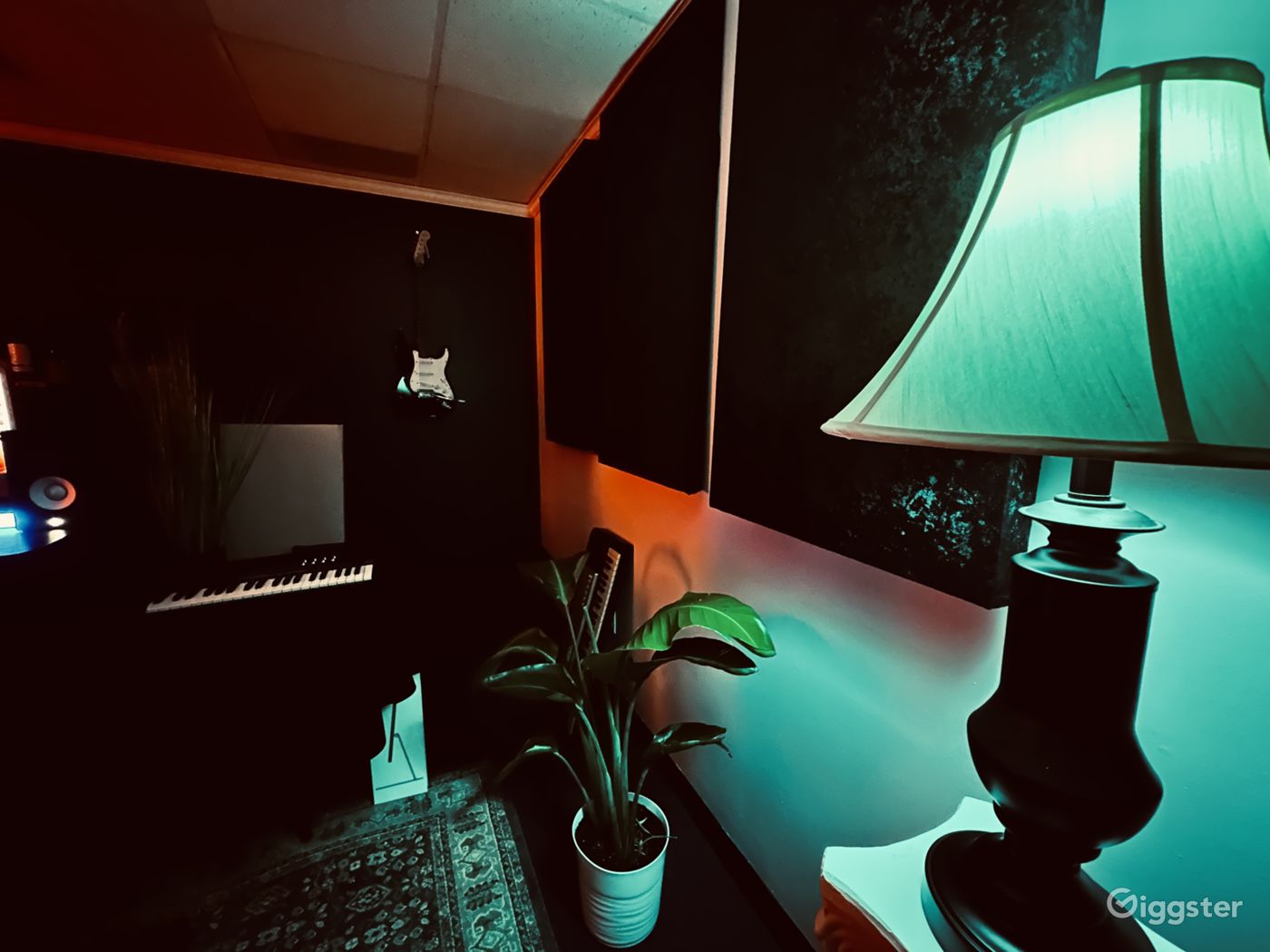 Vibey Space w Rec. & Photo Studio (PS5 & Wifi) | Rent this location on ...